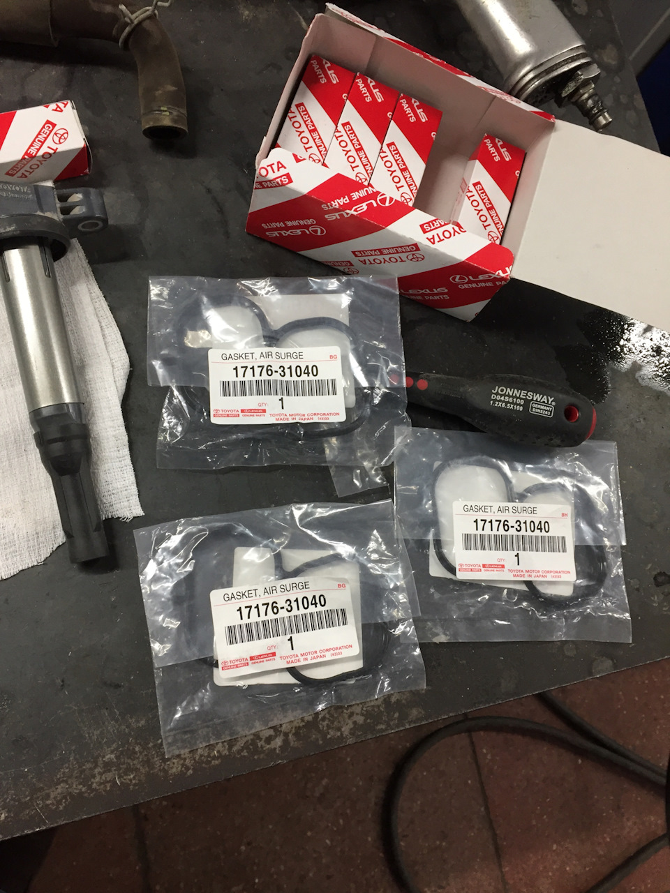 1717631040 Прокладка впускного коллектора Toyota Alphard 2008-2014 ...