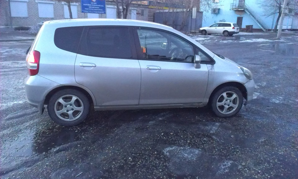 Переобулись — Honda Fit (1G), 1,3 л, 2001 года | колёсные диски | DRIVE2