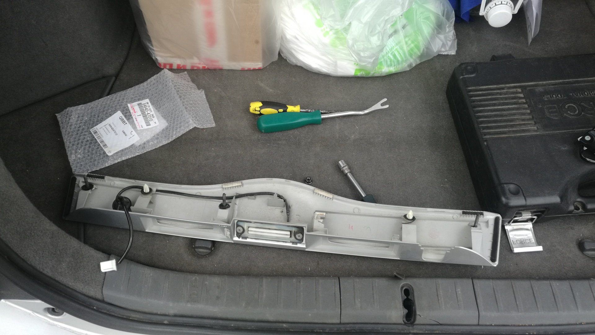 Замена кнопки задней двери — Toyota Prius (20), 1,5 л, 2007 года ...