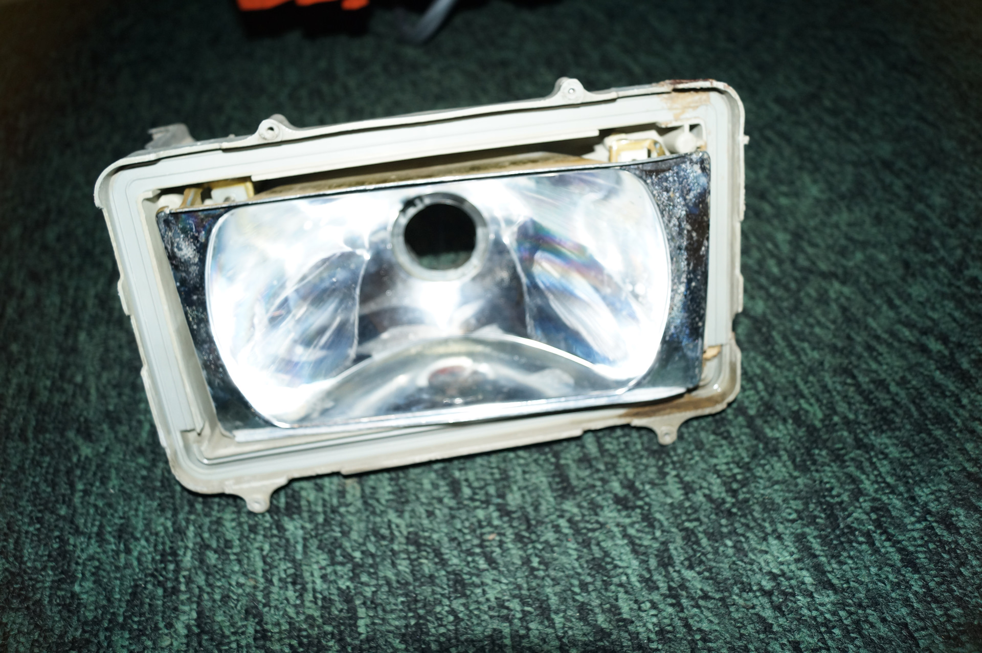 Есть рамка от левой фары Toyota Crown MS-110, MS-112, корпус фары. — DRIVE2