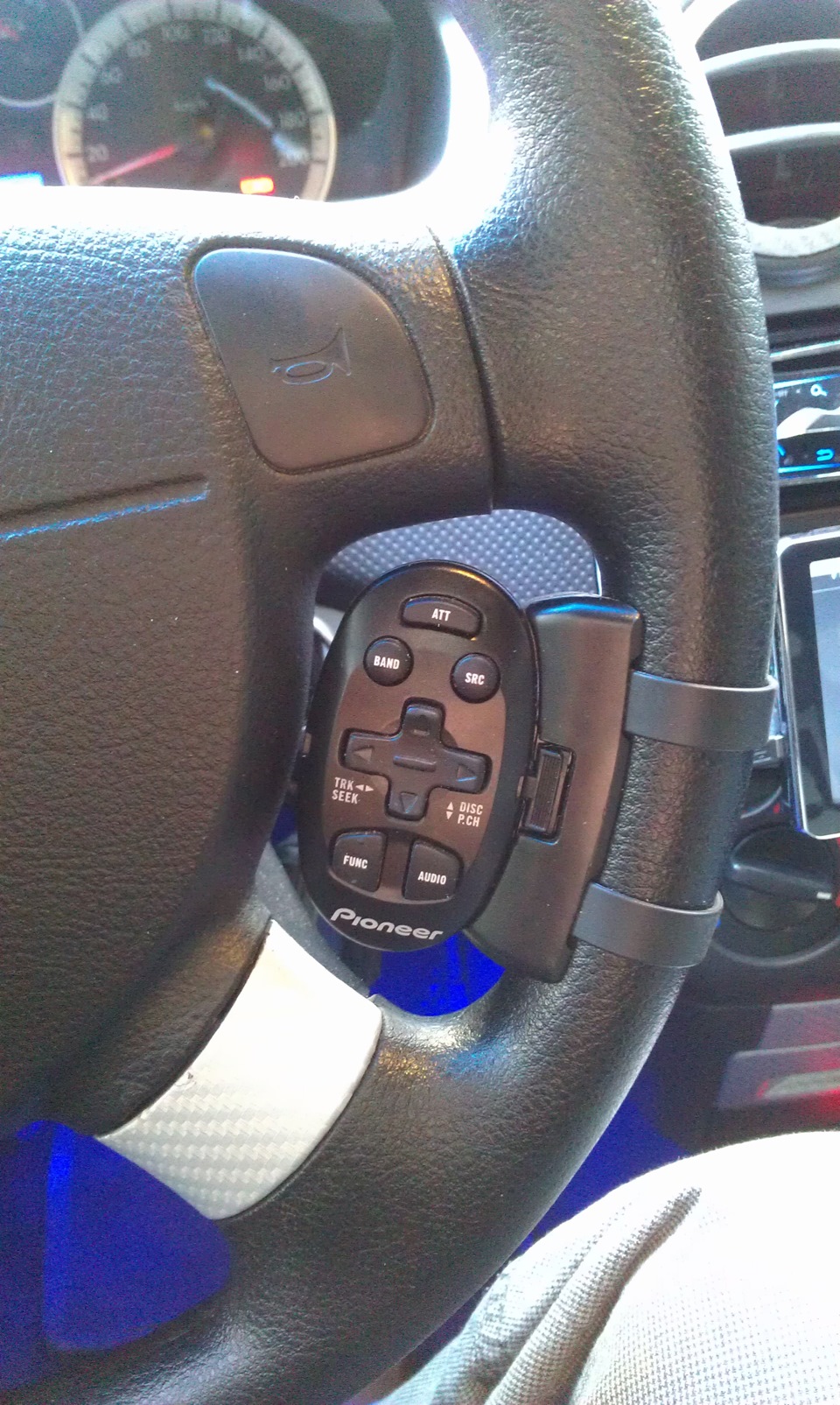 Управление магнитолой с руля. — Chevrolet Aveo Sedan (1G), 1,5 л, 2006 ...