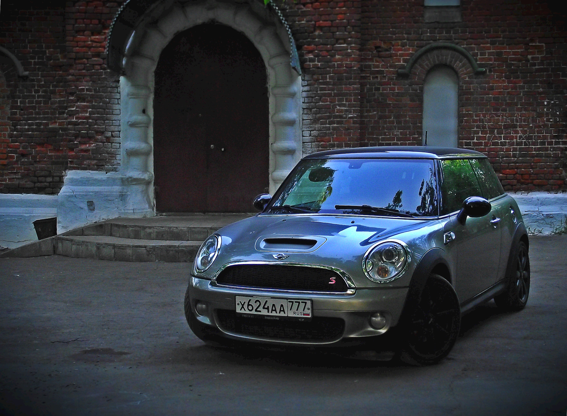Накладки зеркал "black lacquer" — MINI Cooper S Mk II, 1,6 л, 2007 года | стайлинг | DRIVE2
