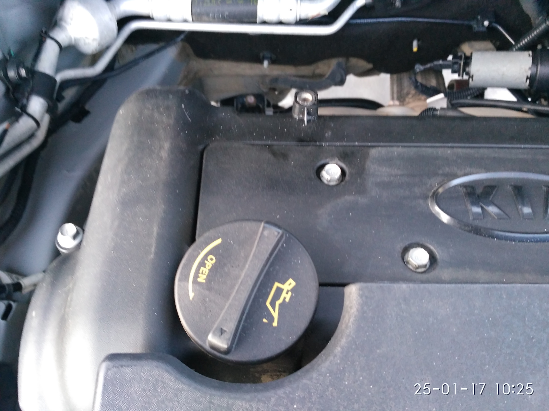 Крышка маслозаливной горловины — KIA Ceed (1G), 1,4 л, 2010 года ...