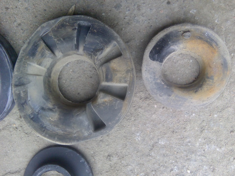 Замена опор задних пружин — Renault Logan (1G), 1,6 л, 2007 года ...