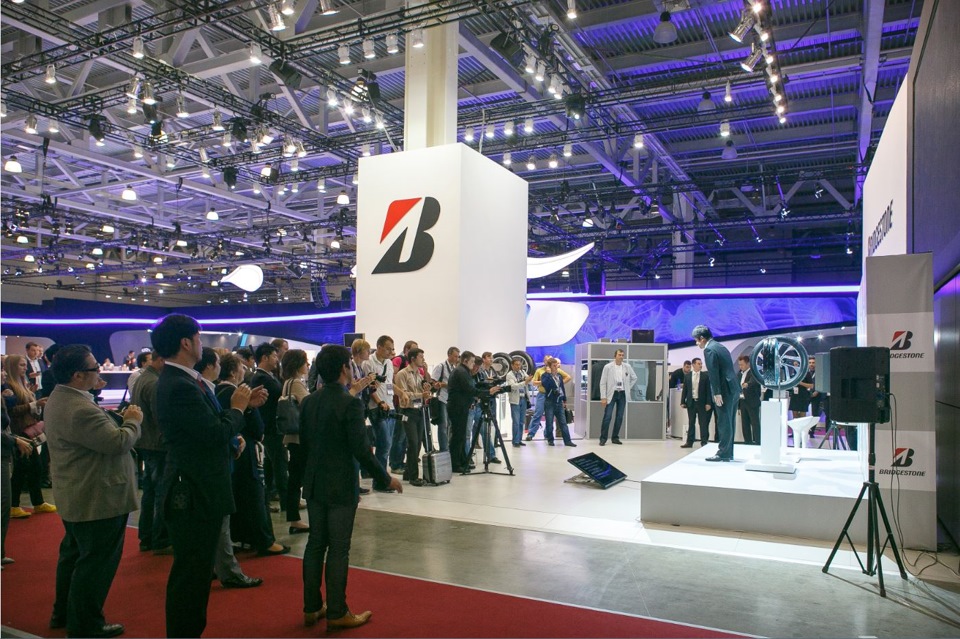 Премьера ММАС-2014: нешипованная шина для внедорожников Blizzak DM-V2 ...