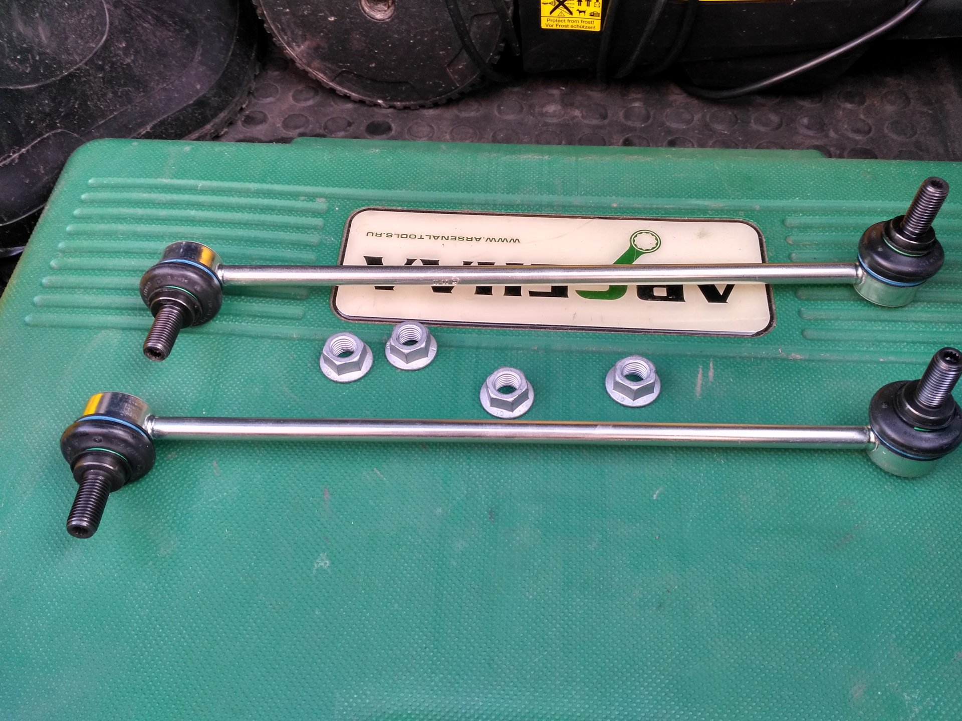 Замена стоек стабилизатора поперечной устойчивости — Skoda Octavia A5 ...