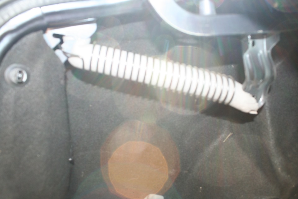 Пружины крышки багажника — Renault Logan (1G), 1,6 л, 2007 года ...