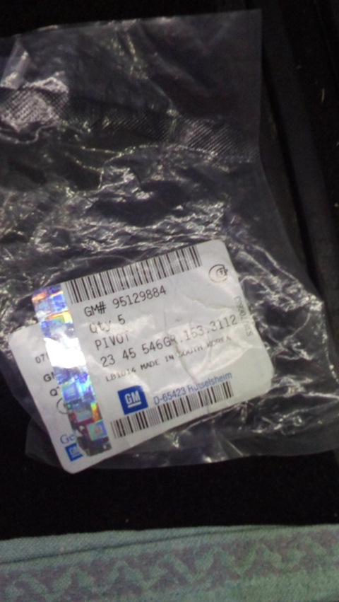 95129884 Фиксатор полки багажного отсека GM | Запчасти на DRIVE2