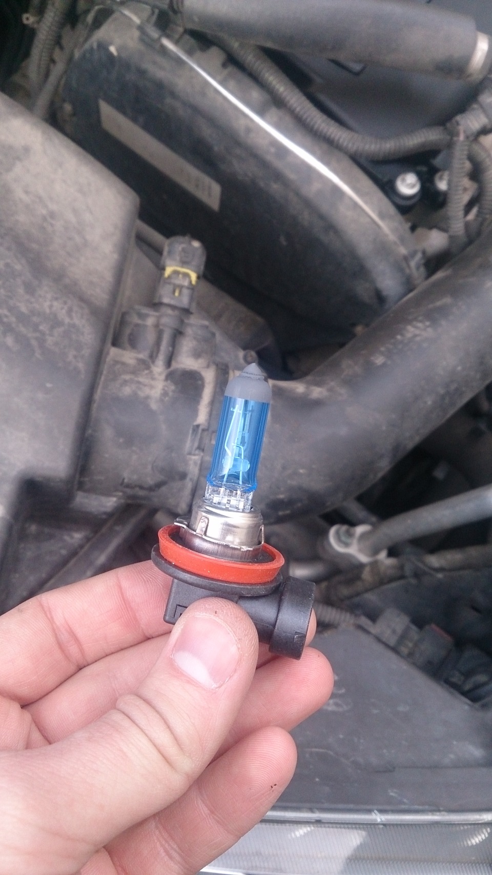 замена ламп в доп. секциях поворотов — Opel Astra J, 1,6 л, 2010 года ...
