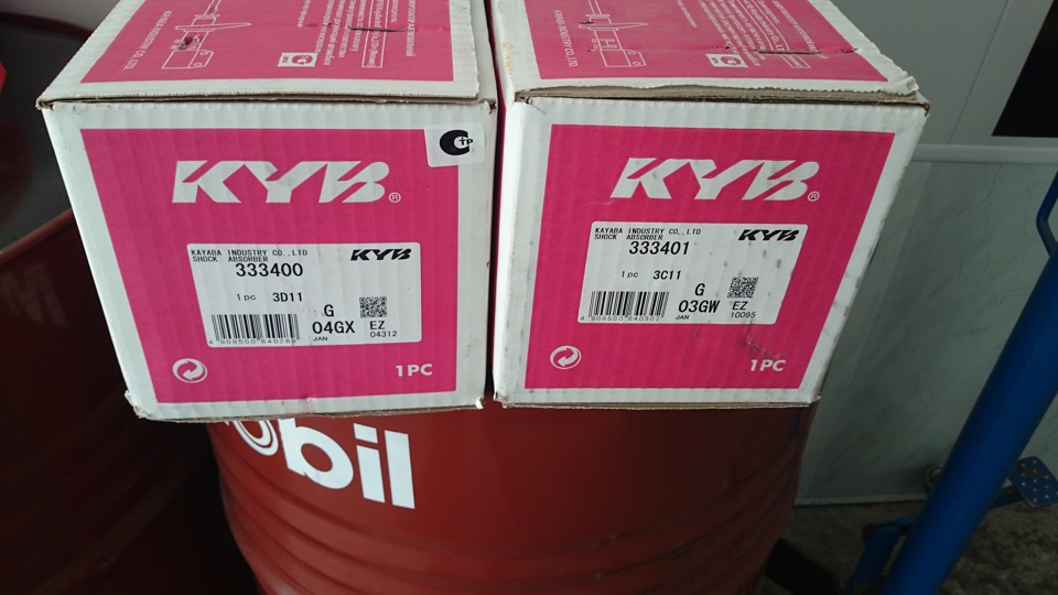 Передние стойки, колодки, подушки — Mazda Demio (2G), 1,3 л, 2003 года ...