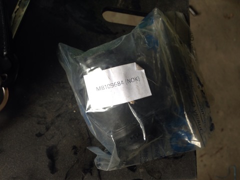 MB109684 Сайлентблок переднего нижнего рычага передний Mitsubishi ...