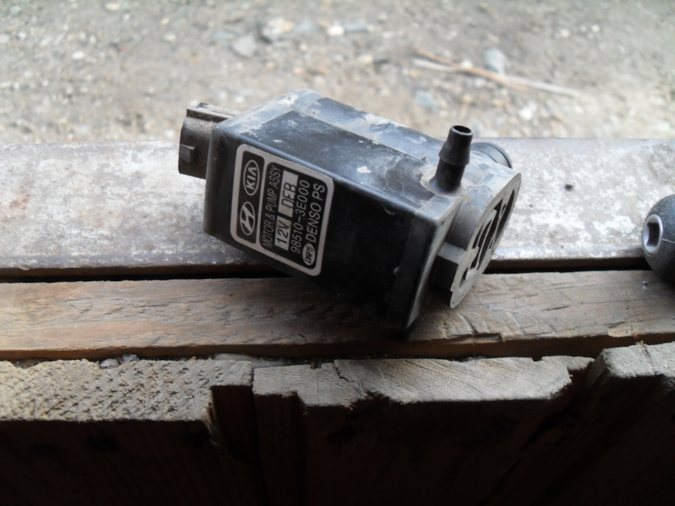 985103E000 Насос стеклоомывателя с бачком в сборе центробежного типа ...