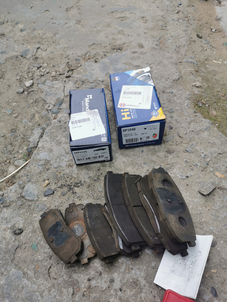 Замена колодок hi q + mando — Hyundai i30 (1G), 1,6 л, 2011 года ...