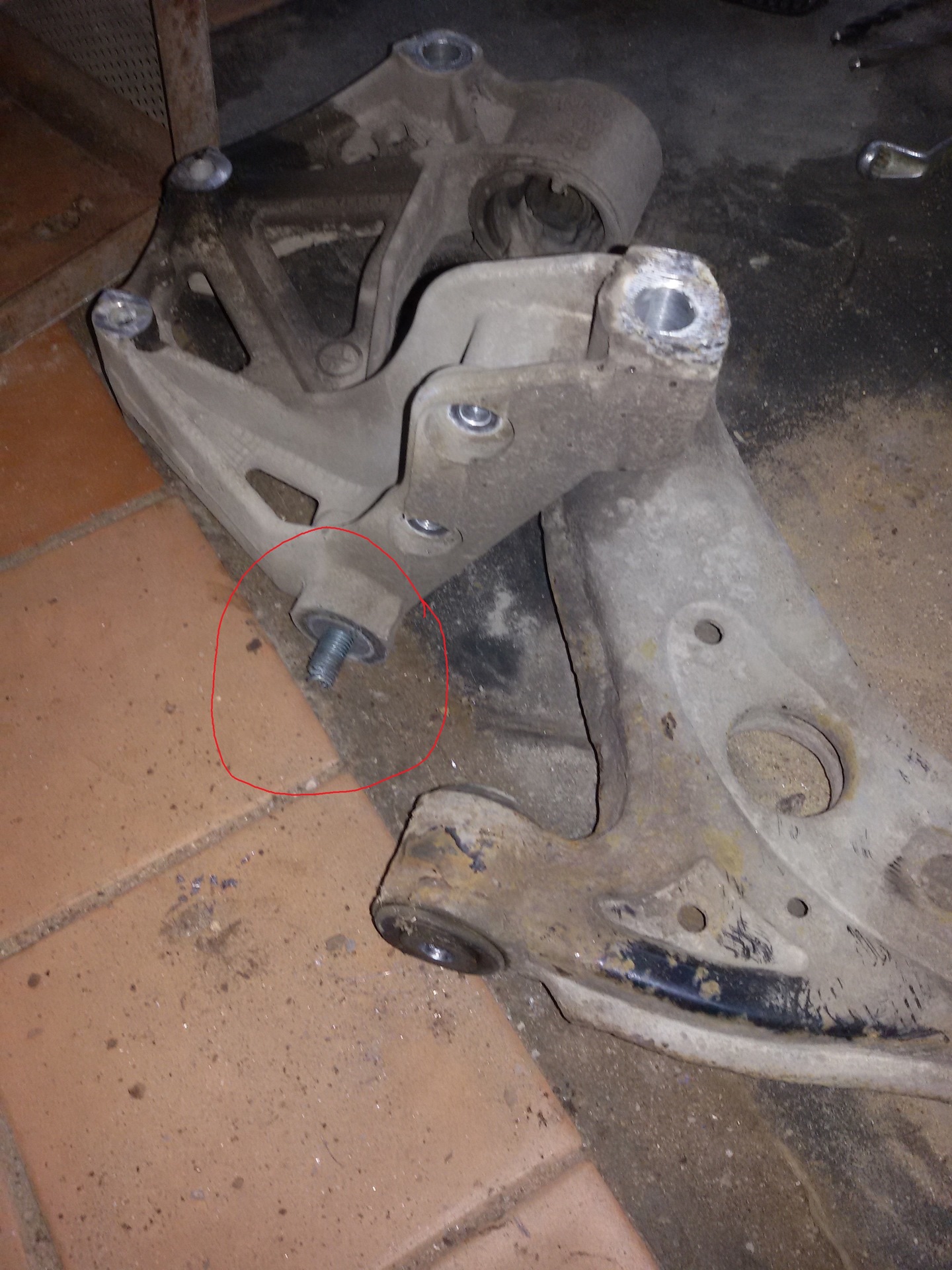 Облом болта в консоли — Skoda Fabia Combi Mk1, 1,4 л, 2001 года ...