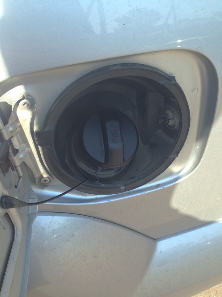 Замена крышки топливного бака — Toyota Land Cruiser Prado 120-series, 4 ...