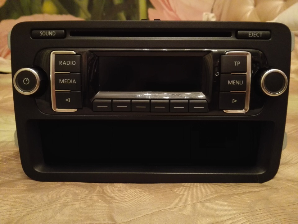 Обменяю магнитолу VW RCD 210 на немного денег. — Volkswagen Jetta VI, 1 ...