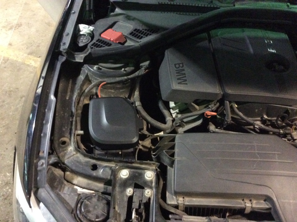 Недостающая крышка или порядок под капотом! — BMW 1 series (F20), 1,6 л ...