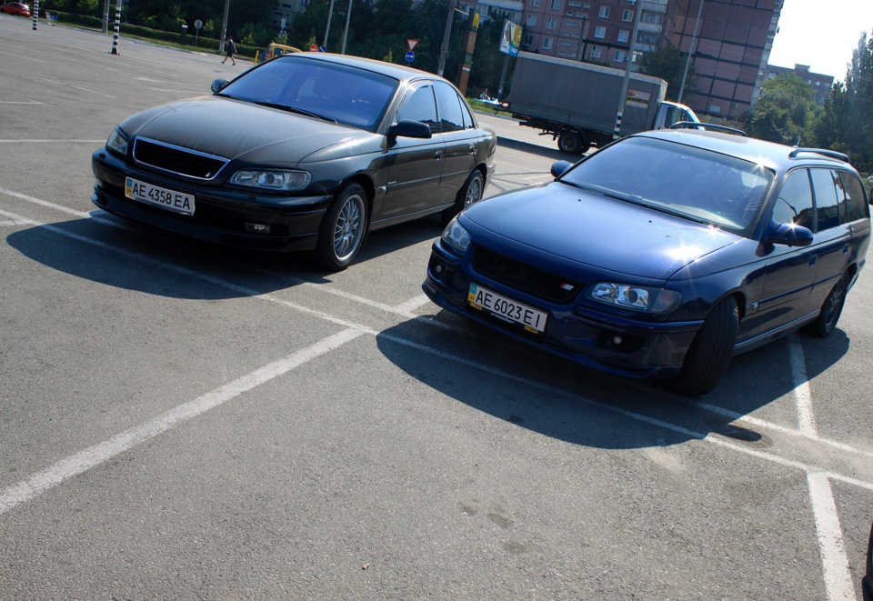 Пара Днепровских Омег!)) — Opel Omega B, 2 л, 1998 года | встреча | DRIVE2