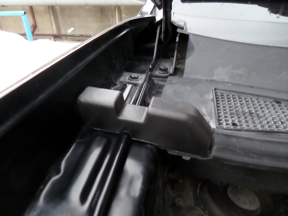 Замена уплотнителей капота. — Hyundai Tucson (JM), 2,7 л, 2005 года ...