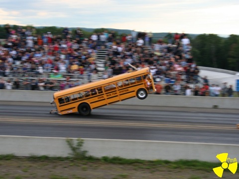 Реактивный грузовик VS Willy School Bus — DRIVE2