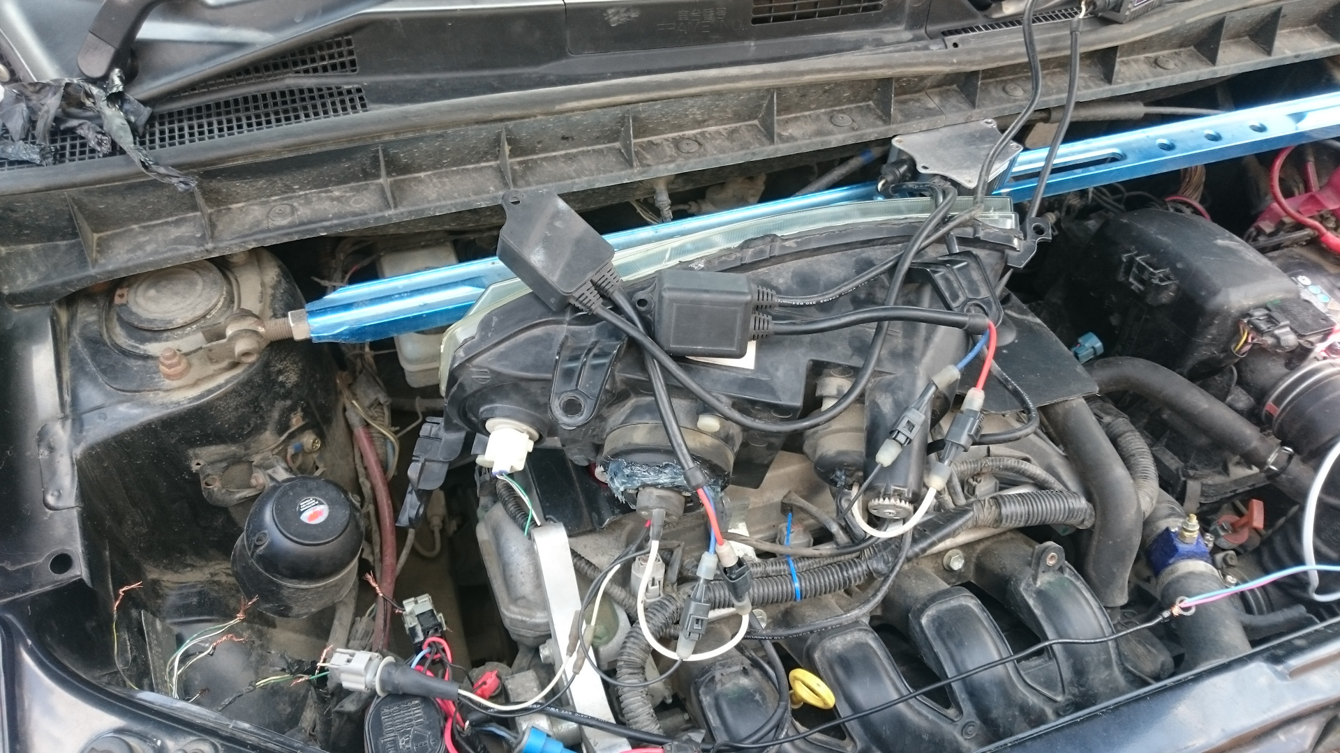 Поставил новую распорку в замен синей! — Toyota bB (NCP30), 1,5 л, 2002 ...