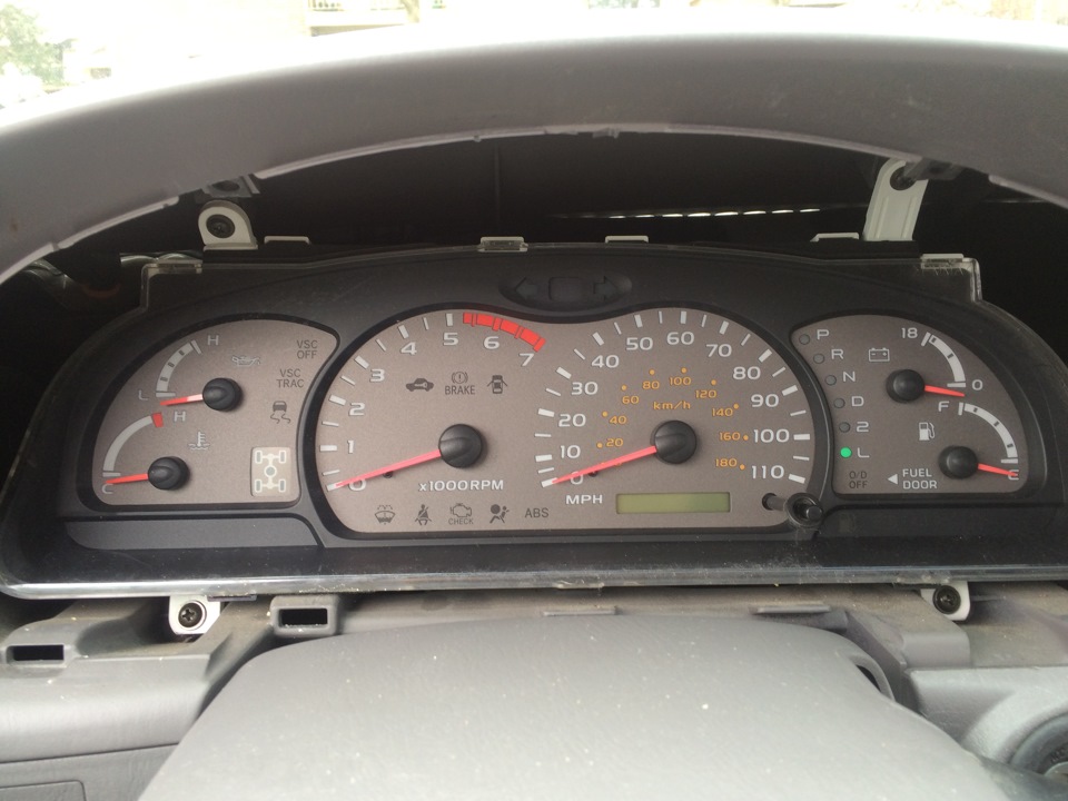 Замена лампочек в приборной панели — Toyota Sequoia (1G), 4,7 л, 2001 ...