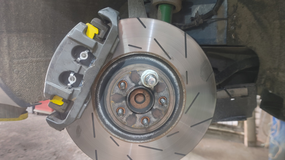 Колодки — Jaguar XKR Mark 2, 4,2 л, 2008 года | визит на сервис | DRIVE2