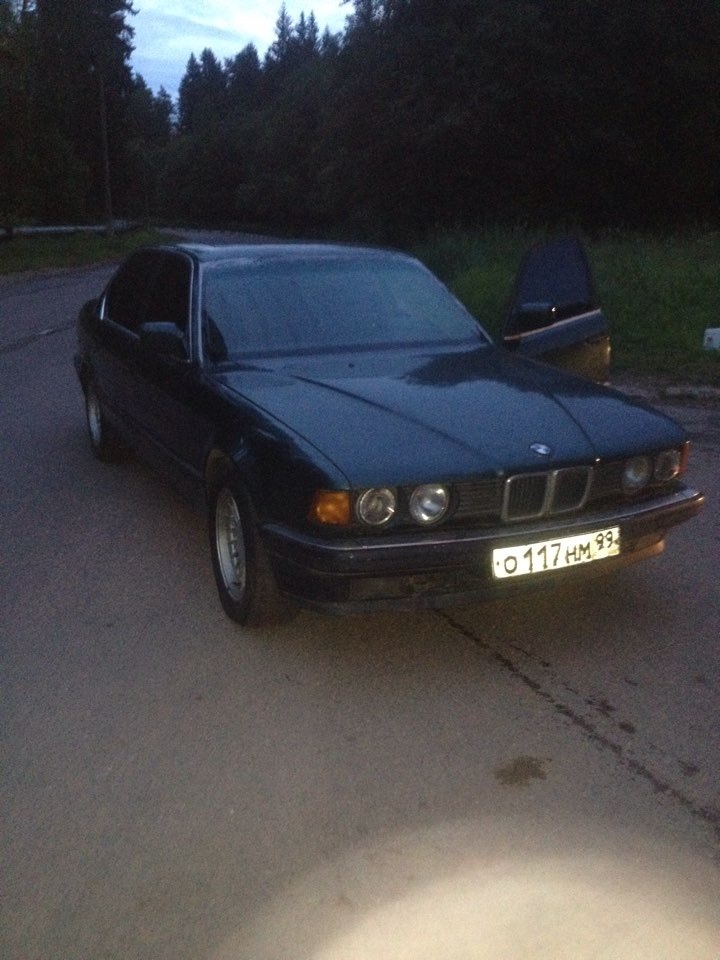 Решил перетащить Бмв в место, где мне удобней ковыряться будет, да и с окна ничего не прилетит ...