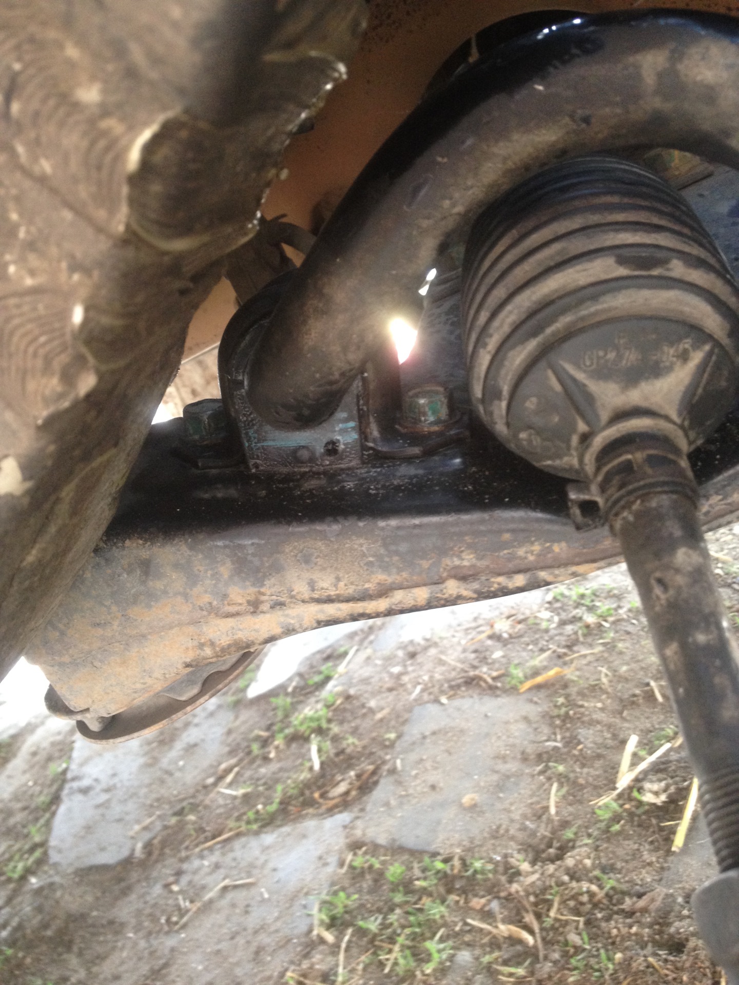 Прокладка клапанной крышки, стойки стабилизатора, втулка рулевой рейки ...