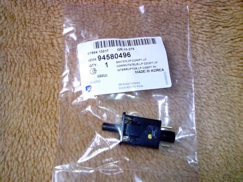 94580496 Перчаточный ящик выключатель подсветки GM | Запчасти на DRIVE2