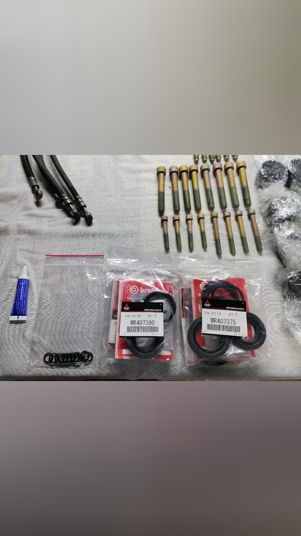 MR407375 РЕМКОМПЛЕКТ, ТОРМОЗНОЙ СУППОРТ Mitsubishi | Запчасти на DRIVE2