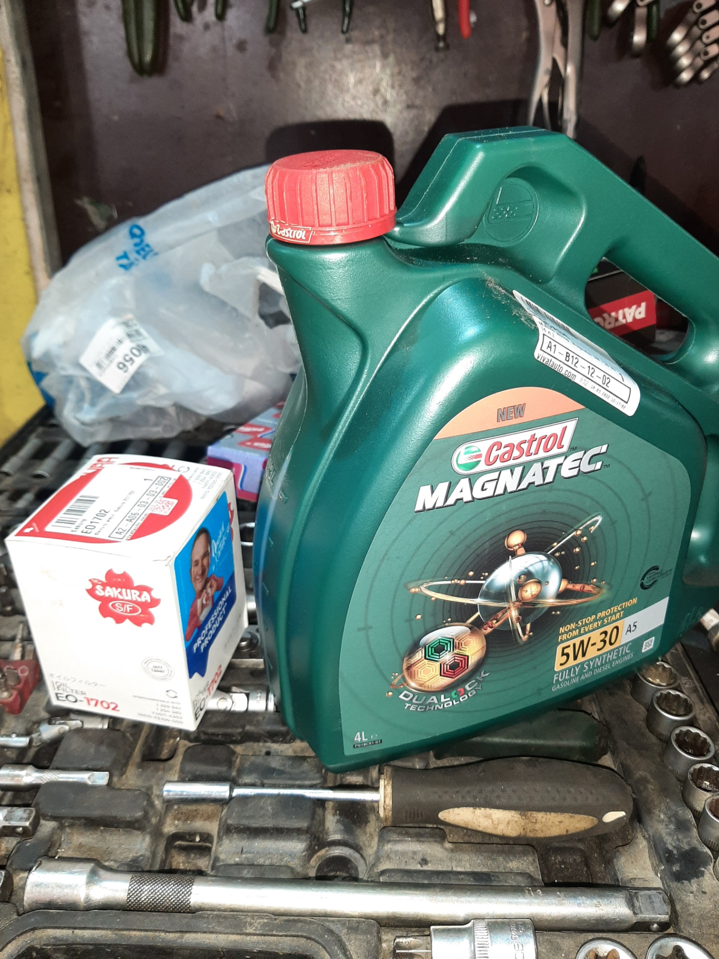 Первая замена масла, наконец-то… — Volvo V50, 1,6 л, 2007 года ...