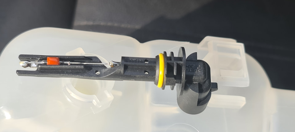 13393366 Датчик уровня охлаждающей жидкости Astra-J, Zafira-C GM ...