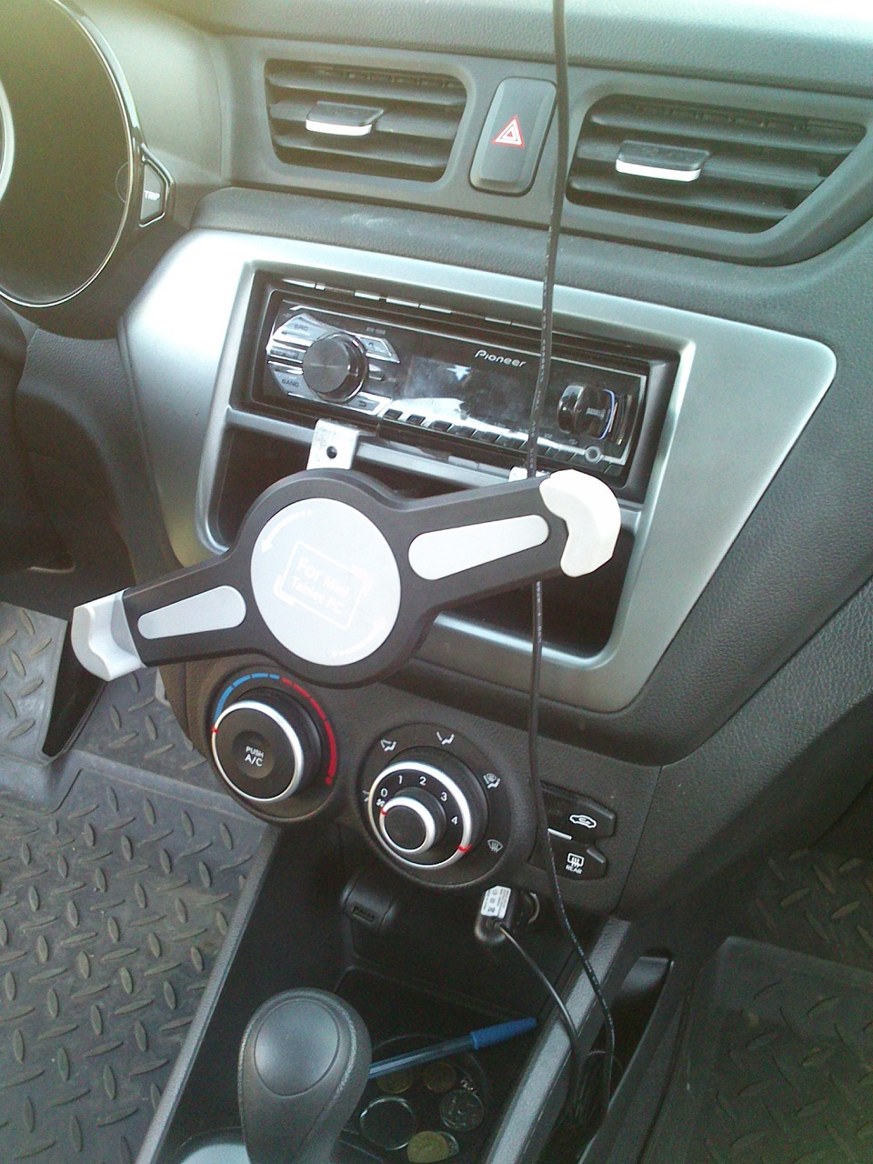 (КОЛХОЗНЫЙ!) держатель планшета через 2din — KIA Rio (3G), 1,4 л, 2013 ...