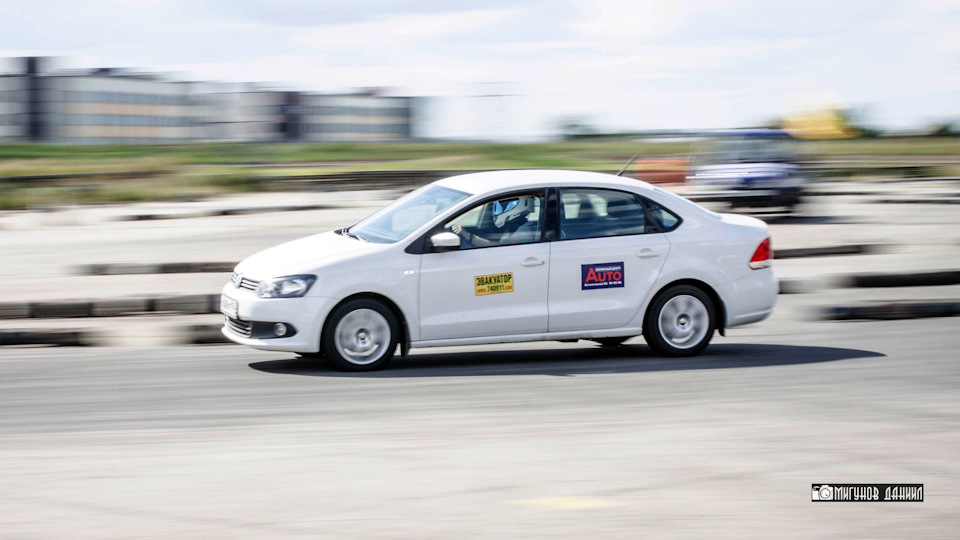 Заглушка 6RU 088 001 или 6RU 088 002 в бампер? — Volkswagen Polo Sedan ...