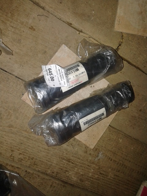 MR510002 Пыльник заднего амортизатора MMC AIRTREK 01-05/ASX 10-/LANCER ...