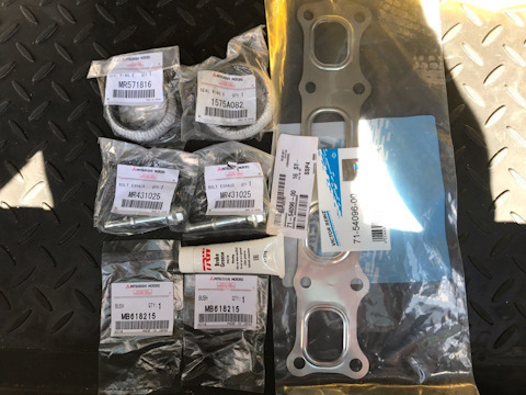 MR431025 БОЛТ КРЕПЛЕНИЯ ГЛУШИТЕЛЯ PAJERO/MONTERO, OUTLANDER (2000-2006 ...