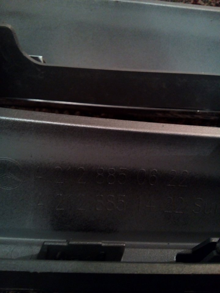 A2128852574 Накладка решетки радиатора. Mercedes | Запчасти на DRIVE2