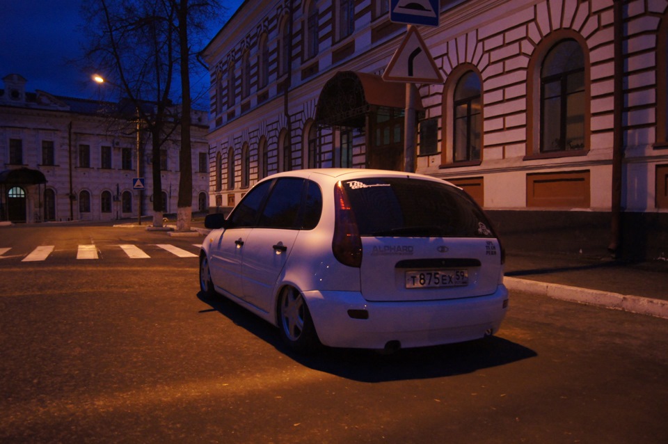 Этот город не спит… — Lada Калина Хэтчбек 1g 1 6 л 2010 года