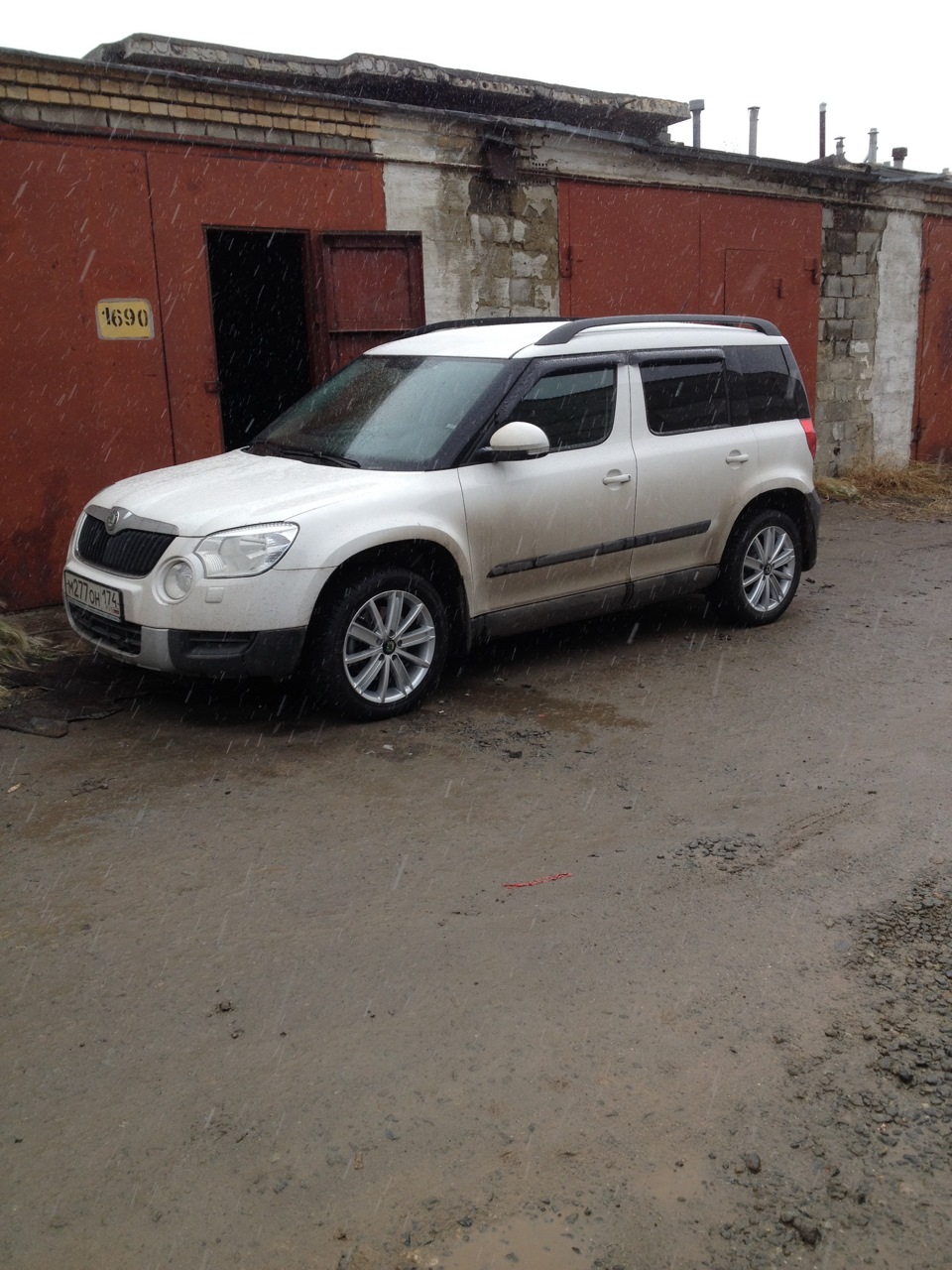 Сезонный шиномонтаж — Skoda Yeti, 1,4 л, 2012 года | колёсные диски ...