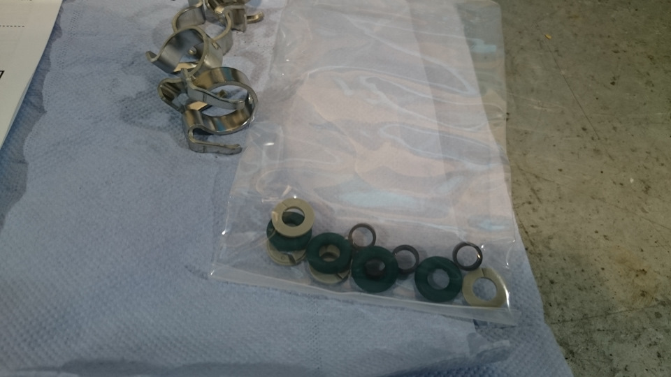 Замена уплотнений на топливных форсунках и выполнение отзывной R29705 ...