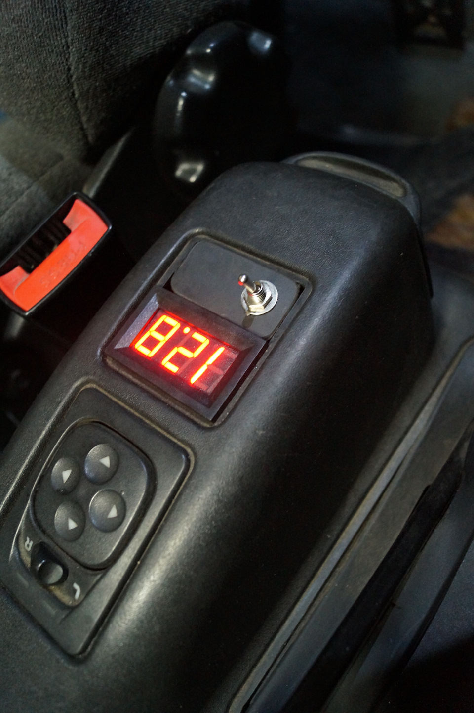 Вольтметр в машину, или приятности за 55 руб. — Chevrolet Niva (1G), 1 ...