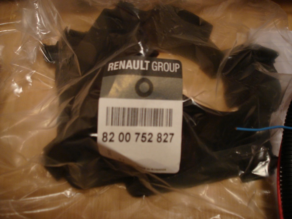 8200752827 Кронштейн фары (плас) RENAULT | Запчасти на DRIVE2