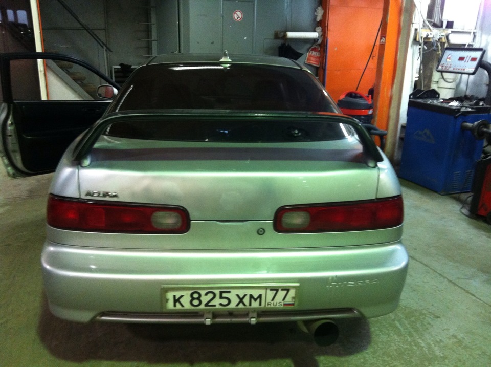 Заварил дырки от значка, спойлера и антенны — Acura Integra (DC2/DC4/DB7/DB8), 1,8 л, 2001 года ...