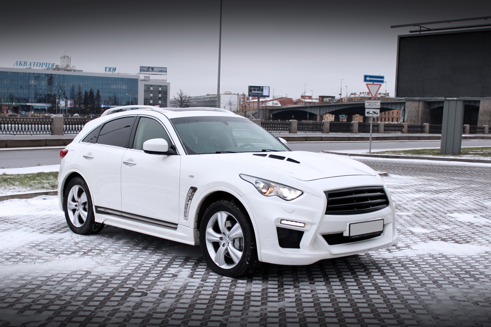 Infiniti Fx37 в обвесе F51 белого цвета. Тюнинг Infiniti FX ...