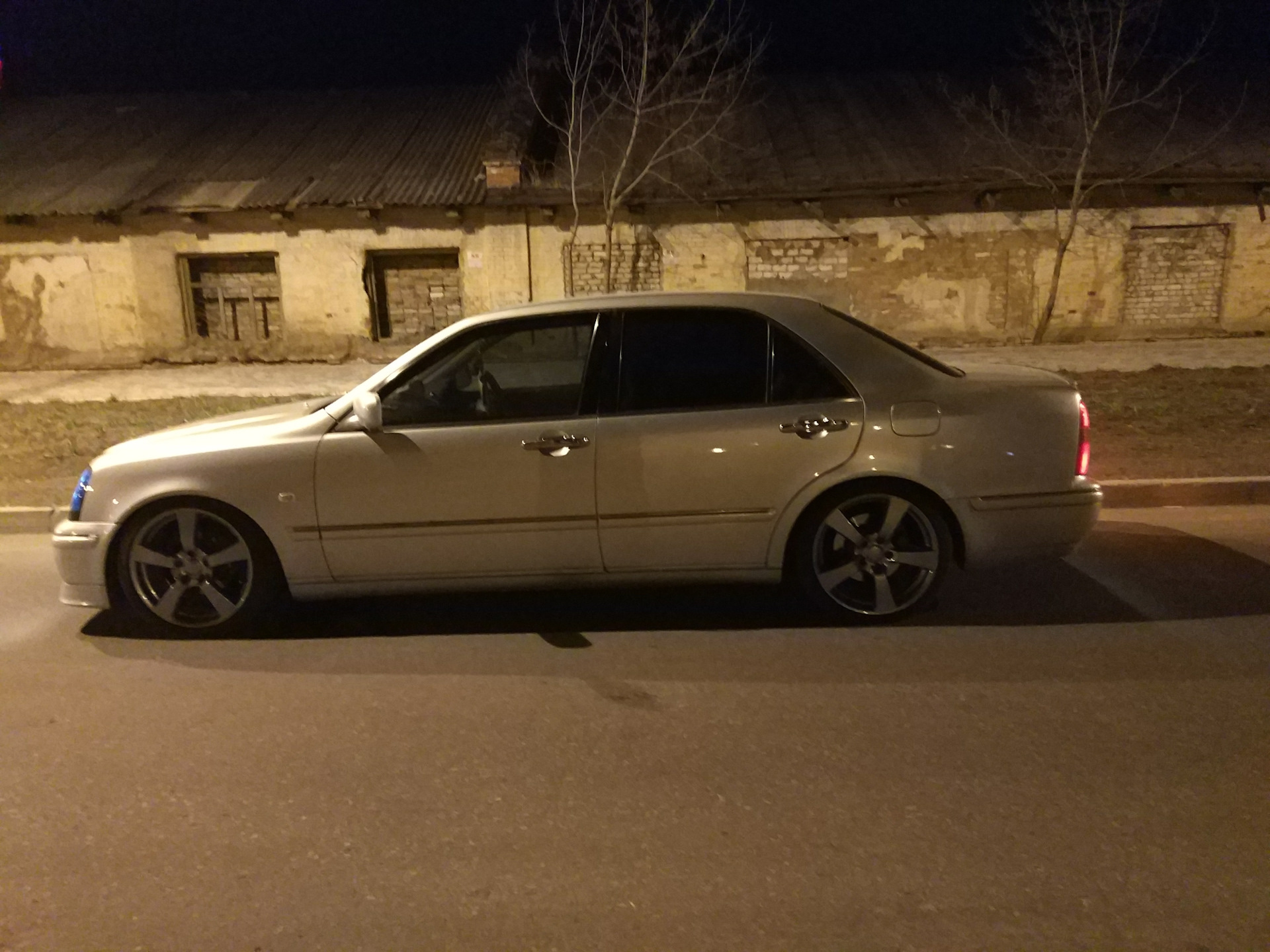 Сезон пришел, Stance на месте. — Toyota Progres, 2,5 л, 1999 года ...