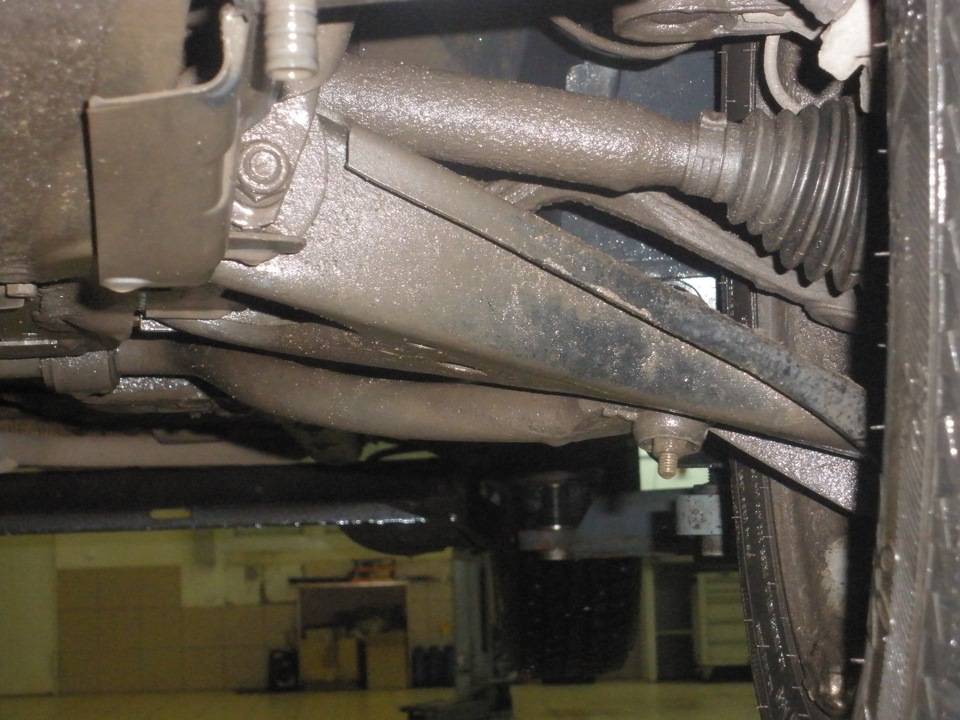 Замена переднего рычага — Renault Logan (2G), 1,6 л, 2014 года ...