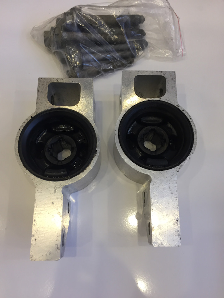 1K0199231J Опорный кронштейн VAG | Запчасти на DRIVE2