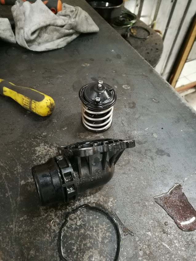 Термостат — BMW 5 series (F10), 3 л, 2010 года | расходники | DRIVE2