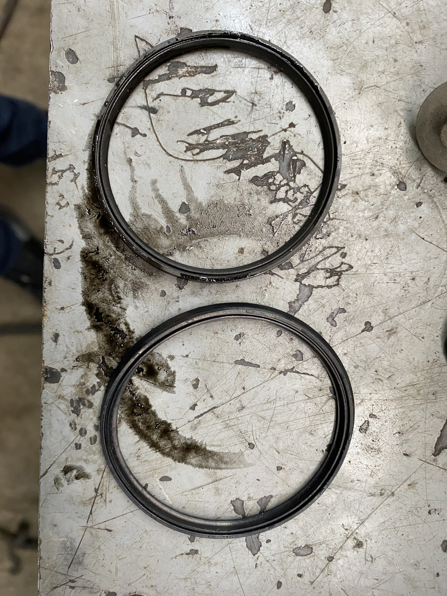 Замена уплотнений патрубков интеркуллера и тормозной жидкости ...